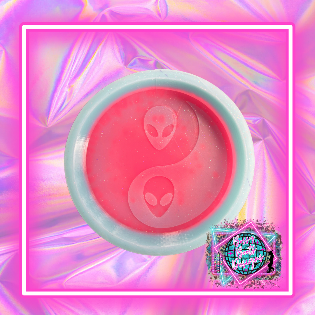 Alien Yin Yang (AGS) – BossyBootsDesigns